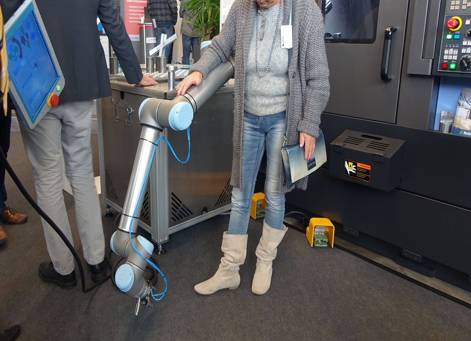Unsere variable Cobot Station bestückt mit einem Universal Robot UR10e ...